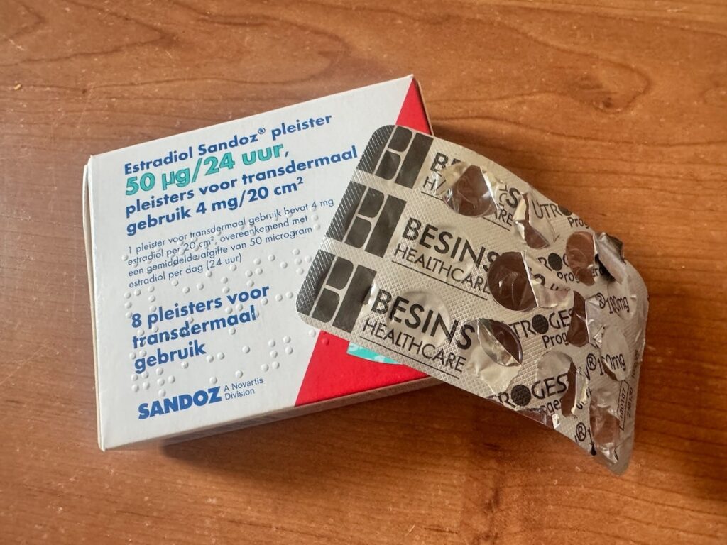 De hormonenpleister: hoe werkt Estradiol Sandoz en wat doet het met je ...